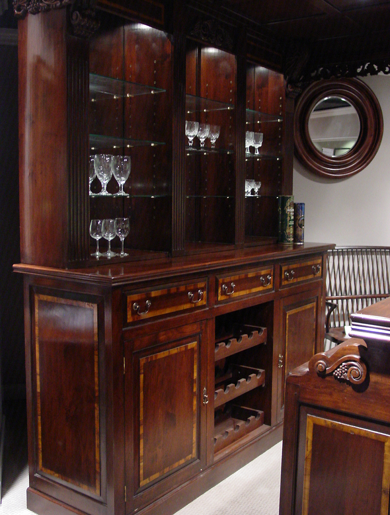 Canopy Bar with grape detail