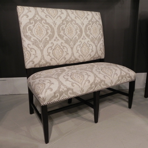 Baroque 50" wing settee