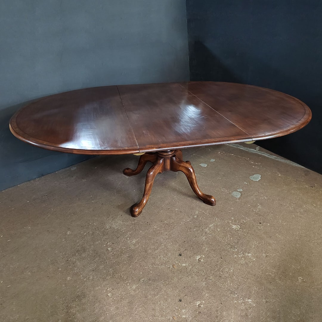 Antique cherry 60" round extending table