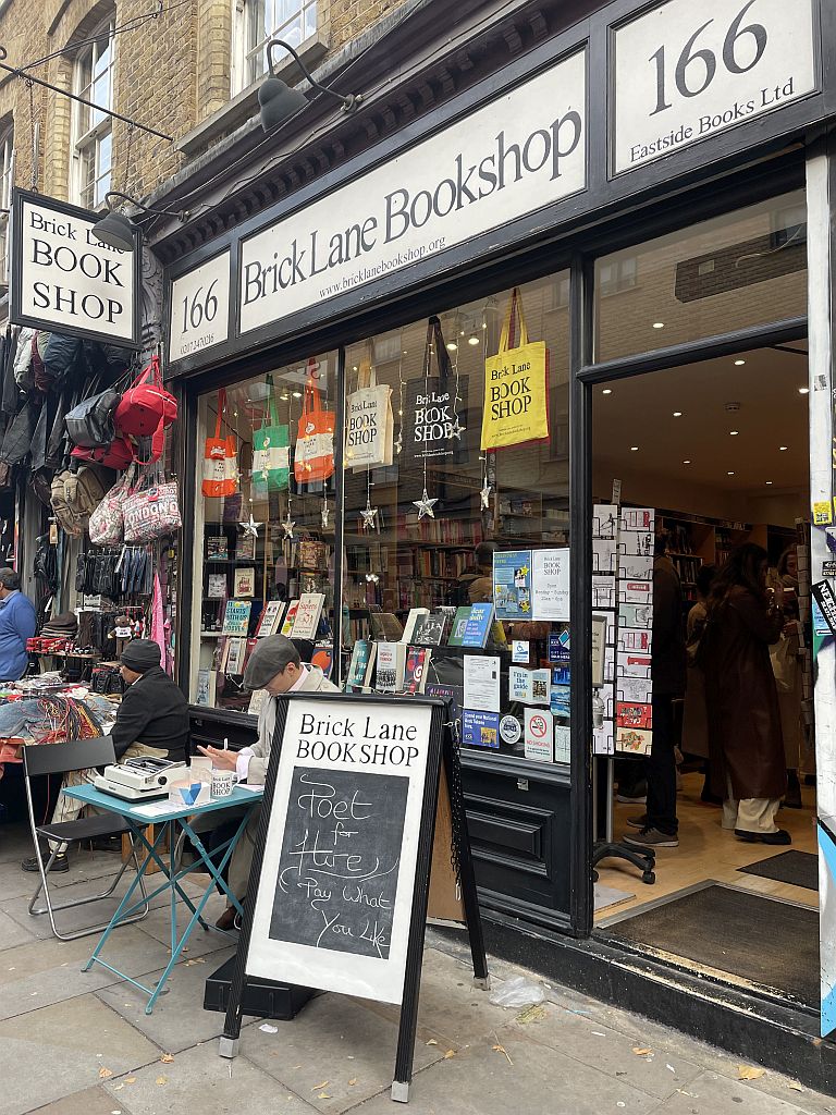 15 BEST Bookshops In London [By A Local Bookworm!]