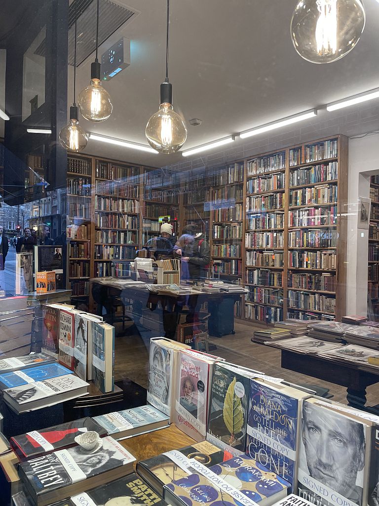 15 BEST Bookshops In London [By A Local Bookworm!]