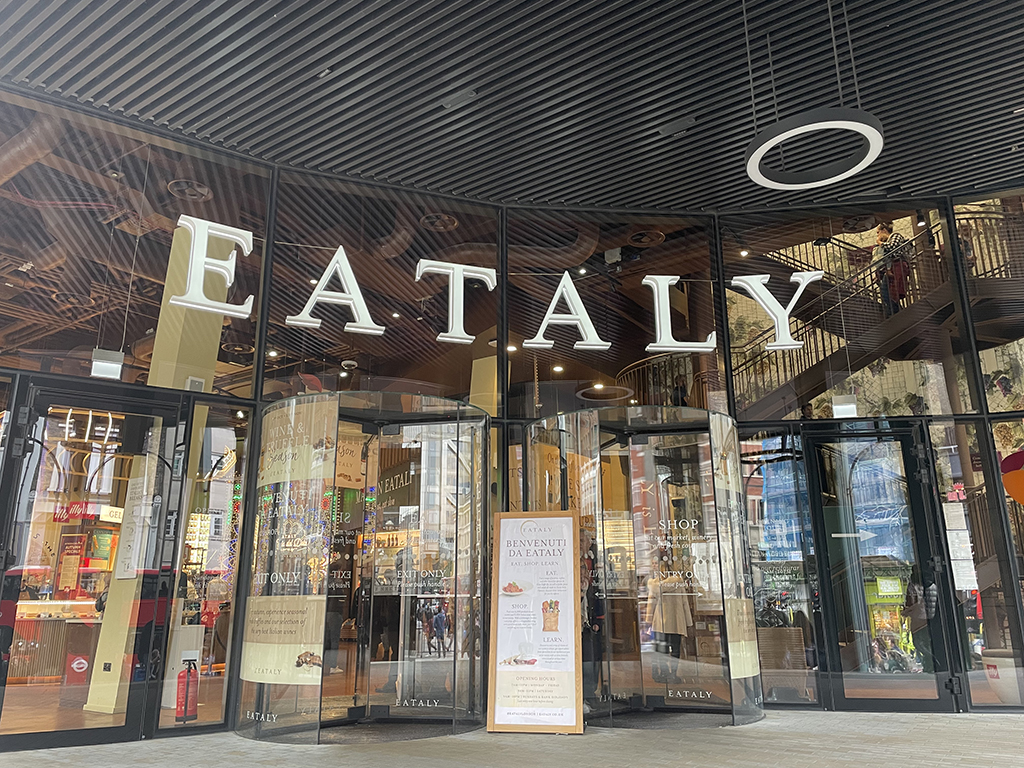 15 Best Food Markets in London [By a Local Foodie!]