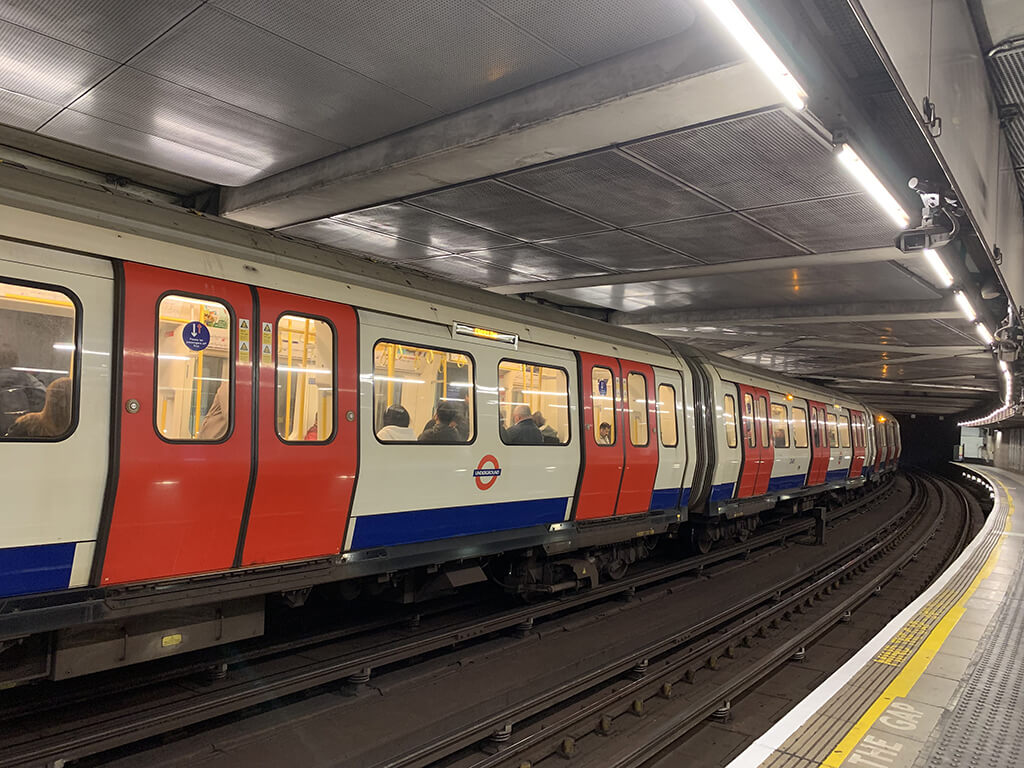25 Top Travel Tips For Tourists Visiting London (By A Local!)