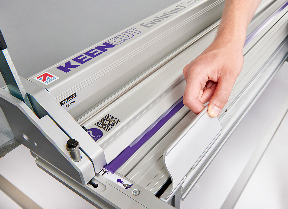 Keencut Evolution3 SmartFold | Intoprint Technologies