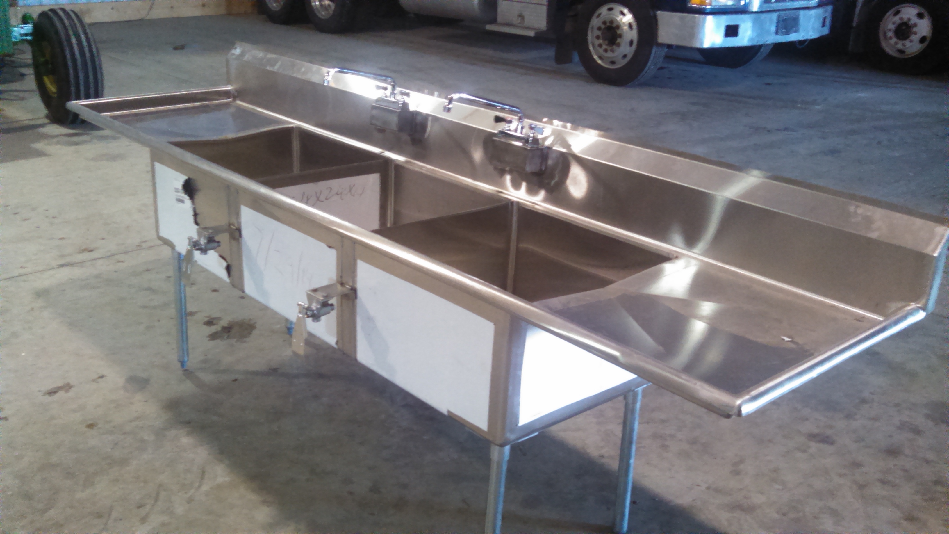 Browse Sinks / Tables | Diligent Equipment Exchange