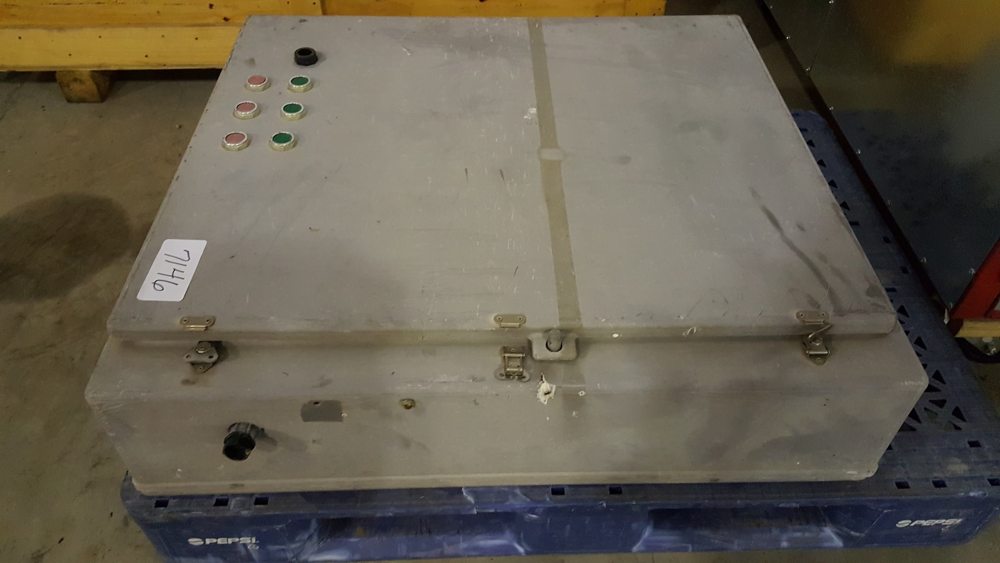 PLASTIC CONTROL PANEL | Diligent Equipment Exchange