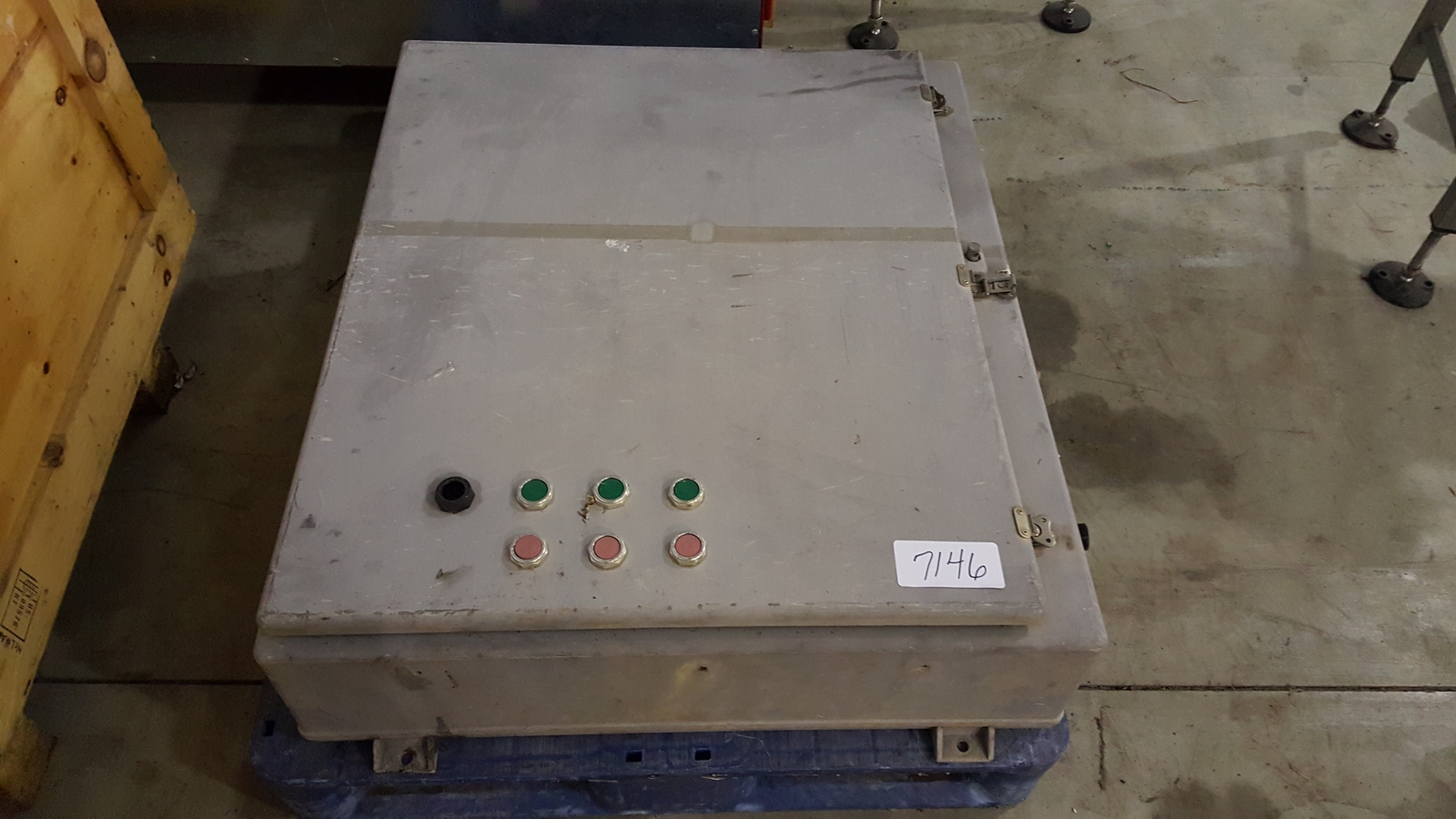 PLASTIC CONTROL PANEL | Diligent Equipment Exchange
