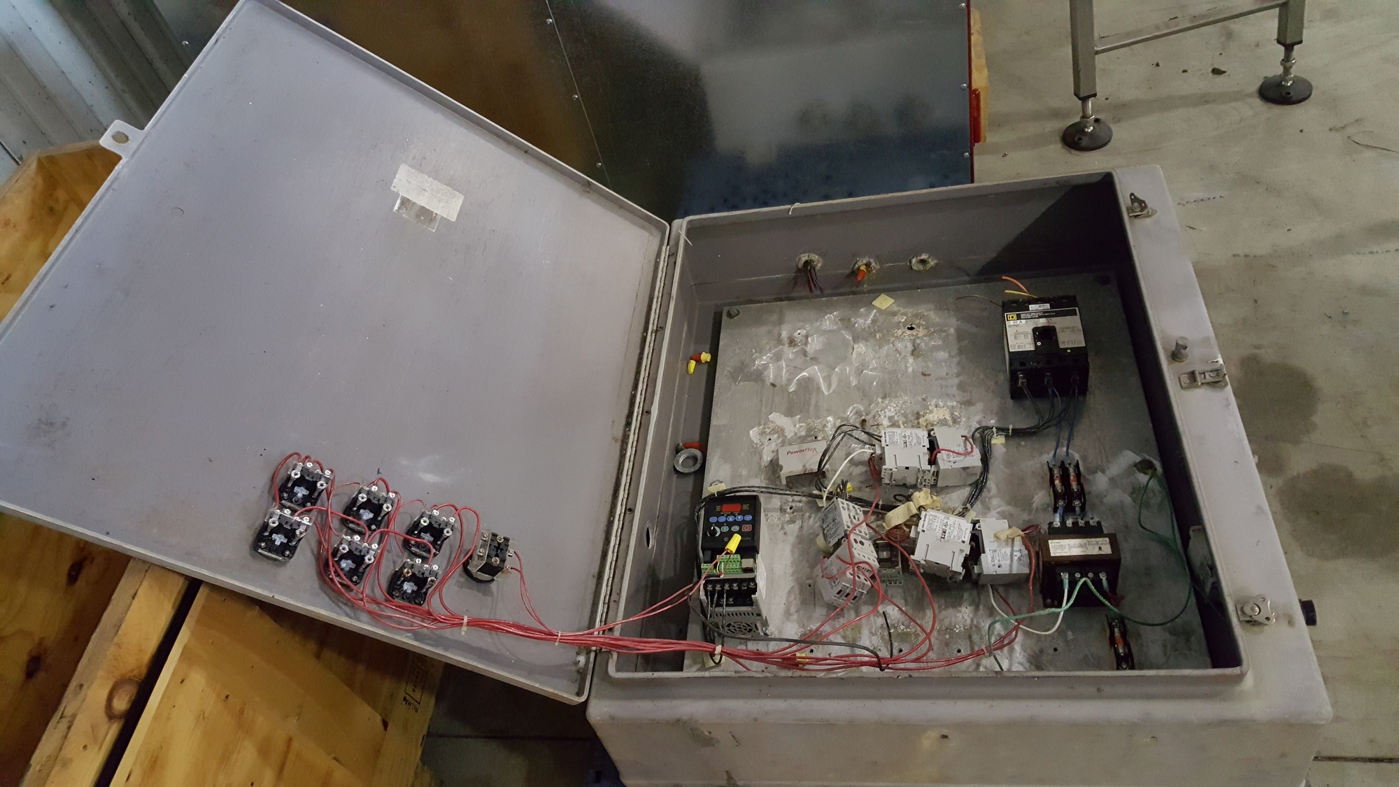 PLASTIC CONTROL PANEL | Diligent Equipment Exchange