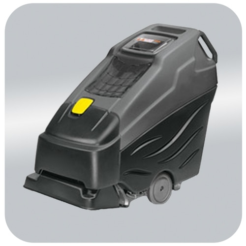 Lava alfombras hombre atrás