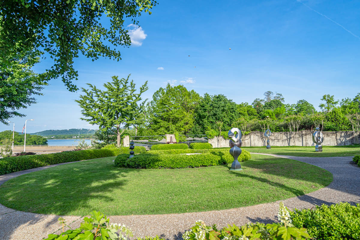 Bluff View Sculpture Park - CHA.Guide