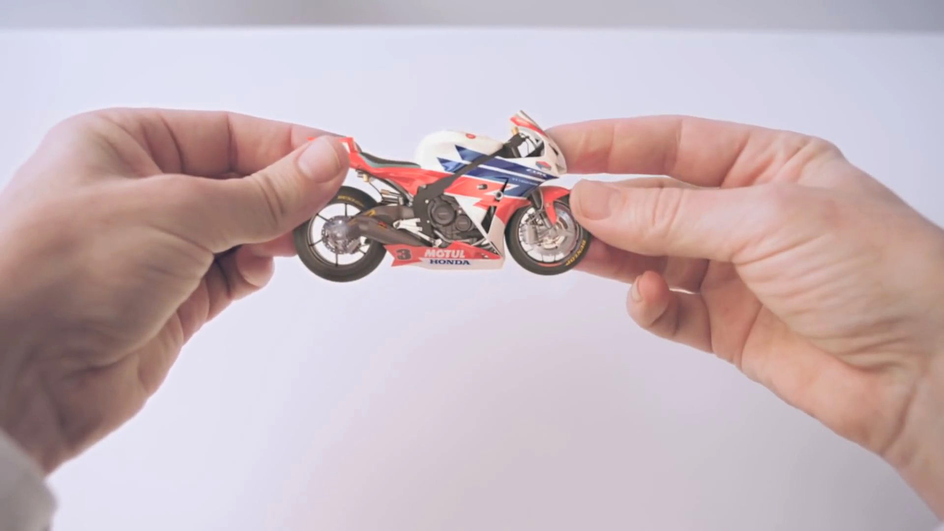 Smith & Foulkes \ Projects \ HONDA Hands