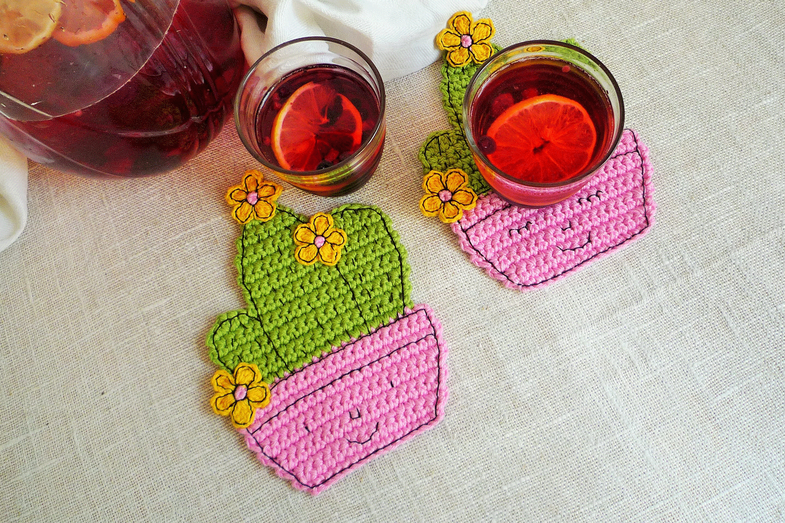 THNLife - Happy Cactus Coaster Crochet Pattern | Monika Mrozkova