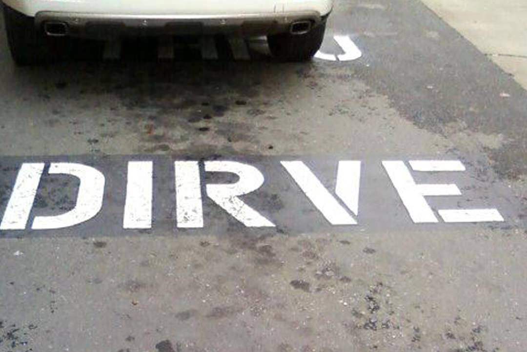 12 Road Signs with Hilarious Typos