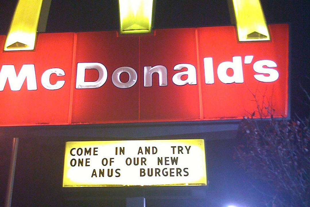 12 Road Signs with Hilarious Typos