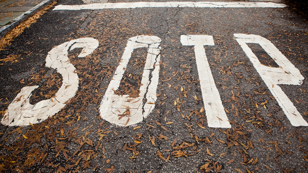 12 Road Signs with Hilarious Typos