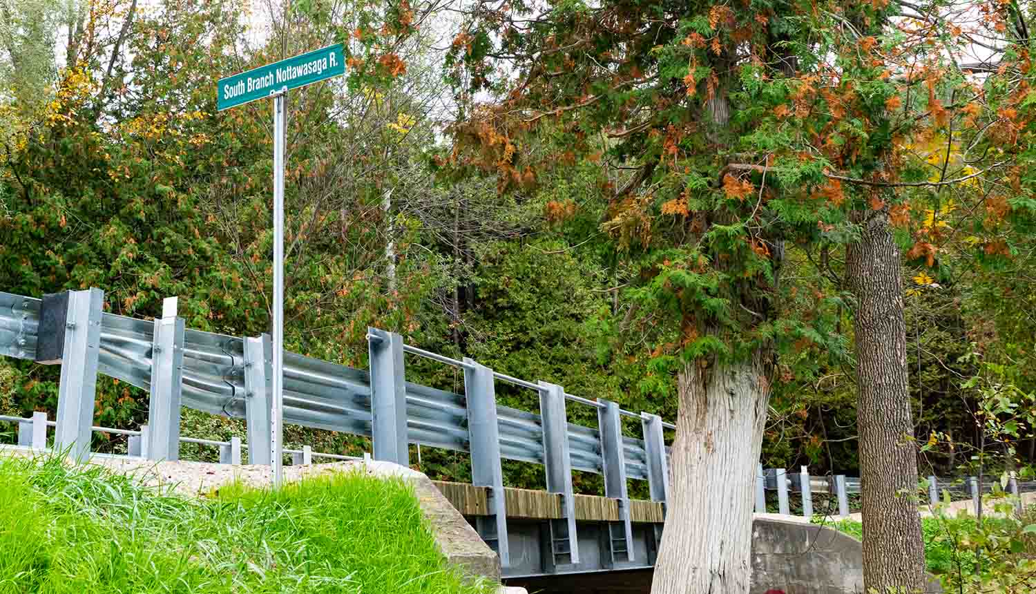 Mono Puts Name Signage at Waterway Crossings