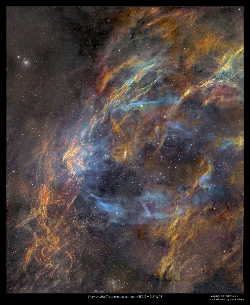 Les restes de la supernova W63 dans la constellation du Cygne