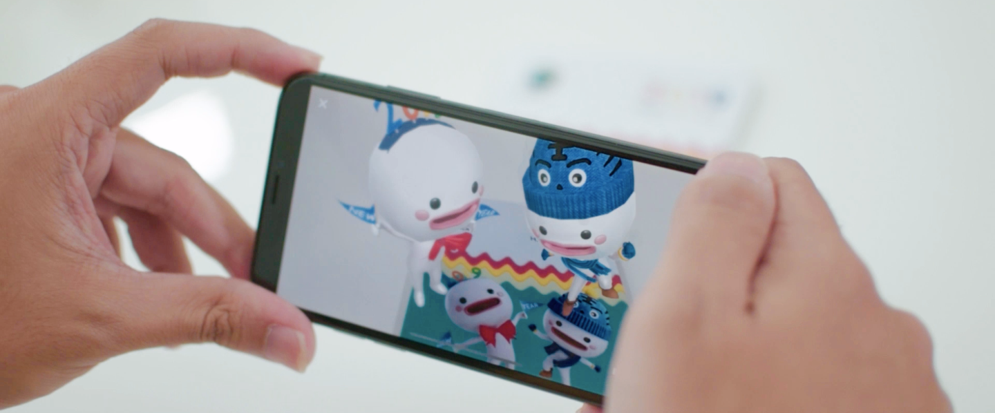 Celebrate the New Year with Free AR Greeting Cards