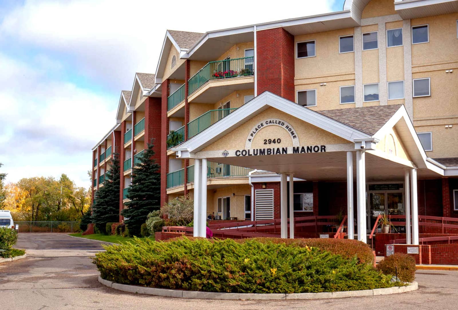 Columbian Manor | Affordable seniors housing in Saskatoon