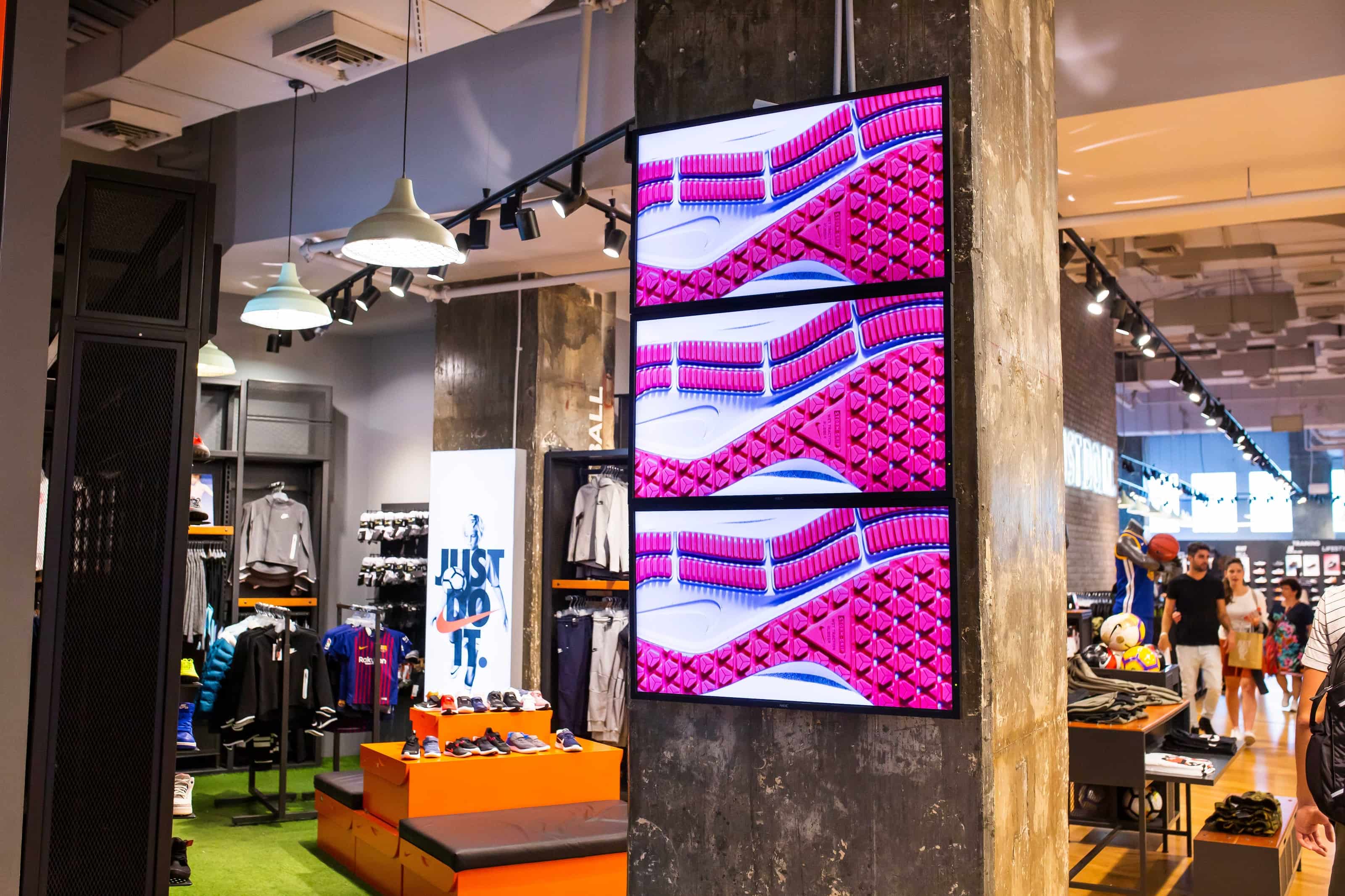 Screens Digital Signages | Projects - Nike