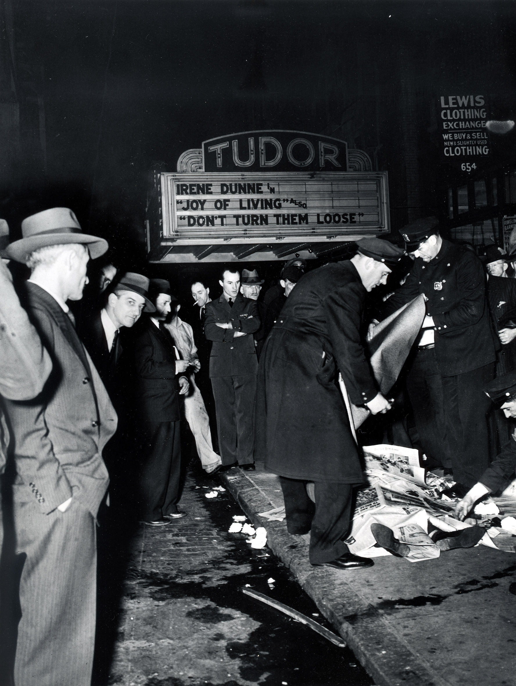 WEEGEE – A HÍRES, 1935–1960 - Exkluzív tárlatvezetés | Mai Manó Ház