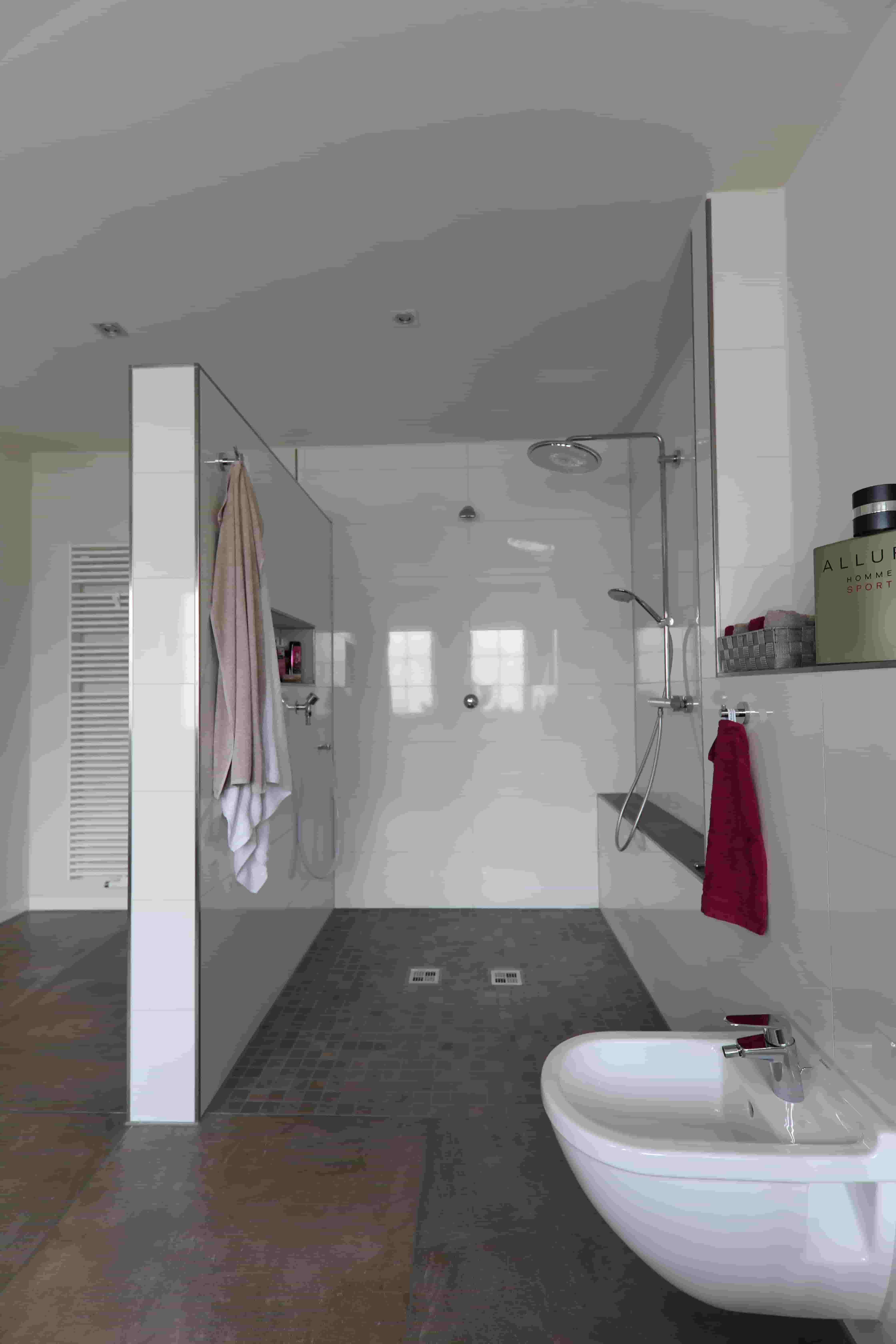 Großes Bad mit Kneippanlage