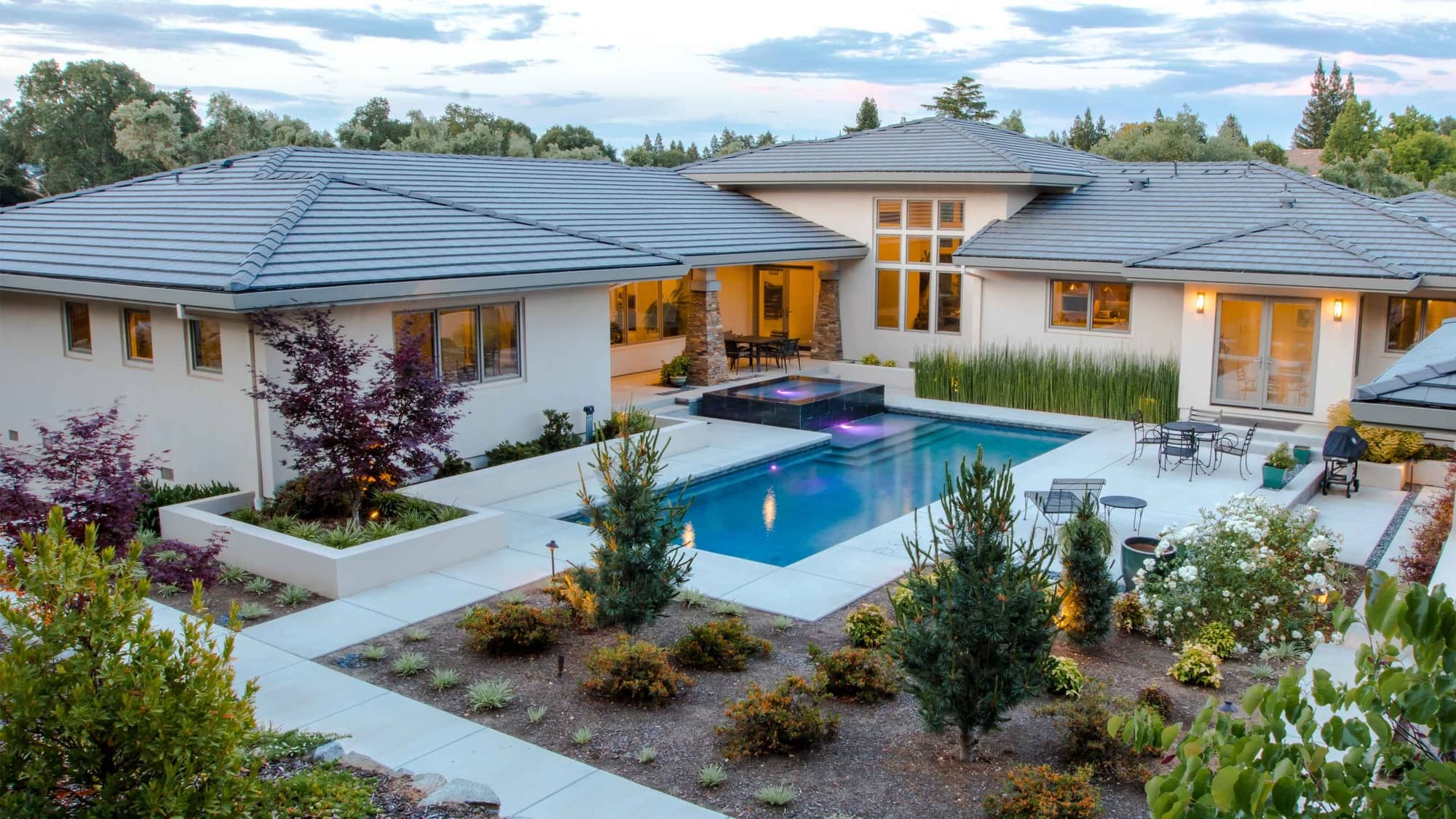 Contemporary Courtyard - Portfolio Projects | Red Leaf Developments