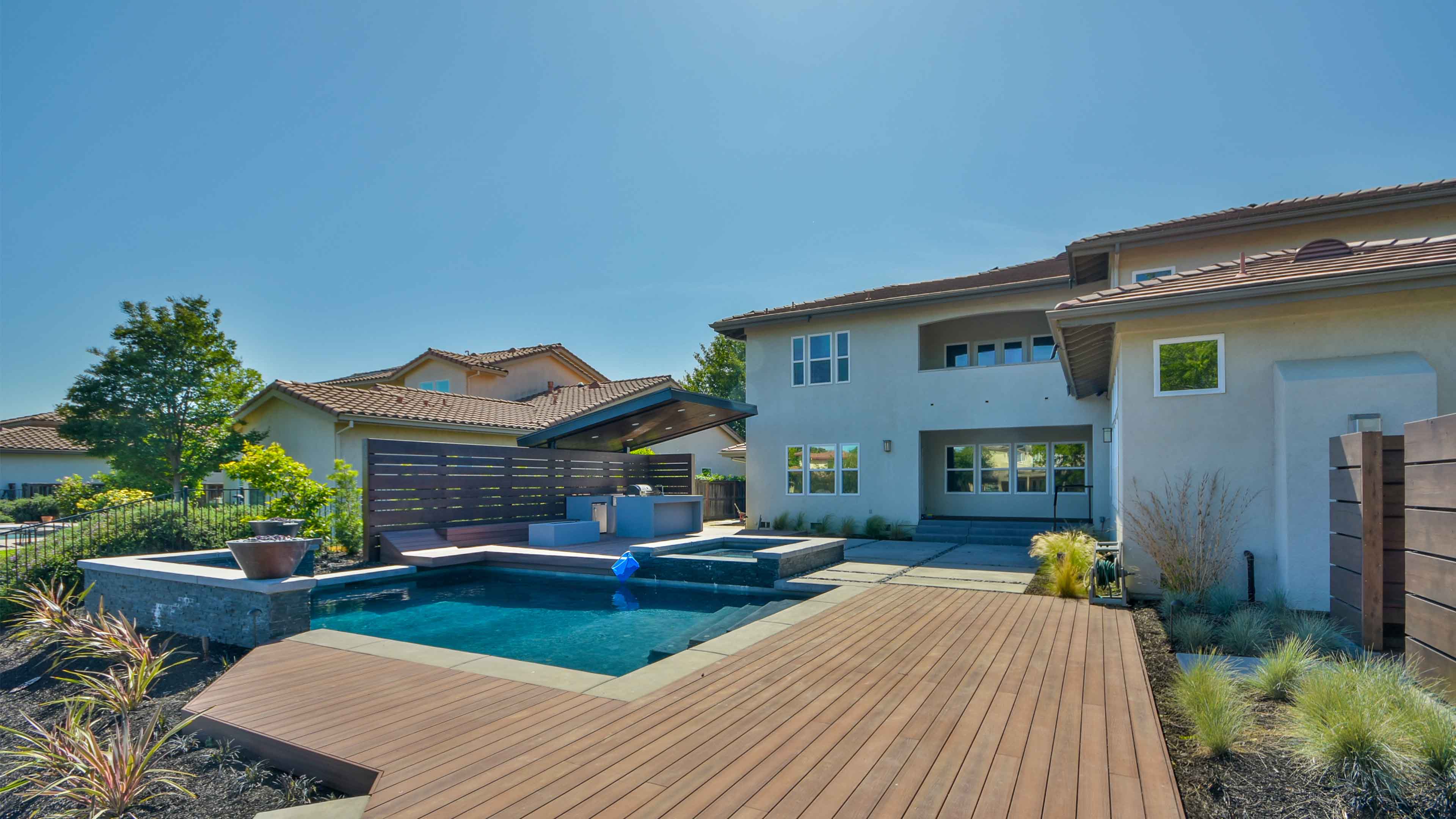 Lakeside Modern - Portfolio Projects | Red Leaf Developments