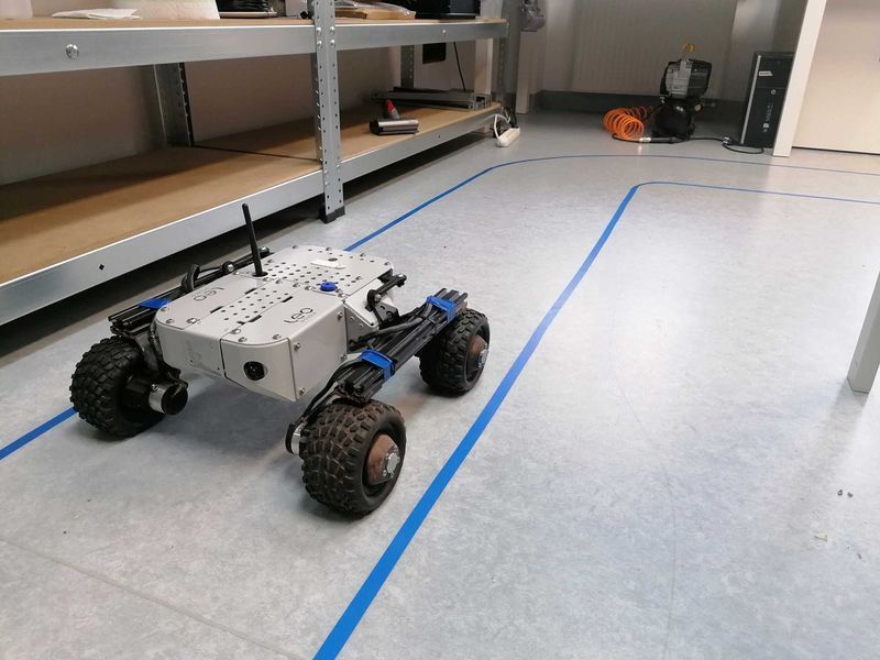 Leo Rover | Robot Developer Kit | Open-source :ROS and for outdoor use.