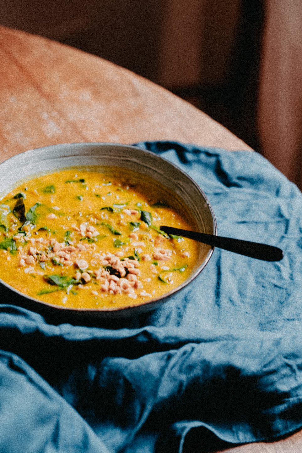 Dārzeņu – zemesriekstu karija zupa