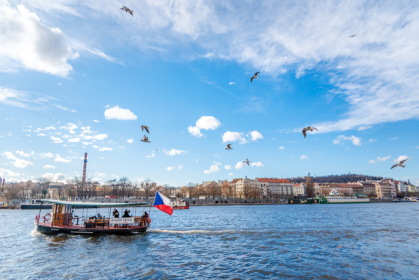 Pražské přívozy: Lodičkou na výlet, na cyklostezku i do práce ...
