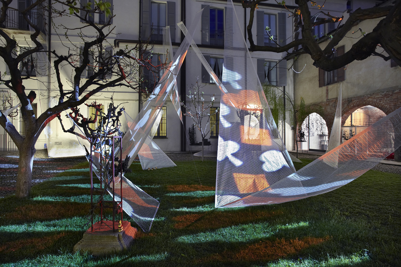 i-Mesh | Projects | Alik in Wonderland