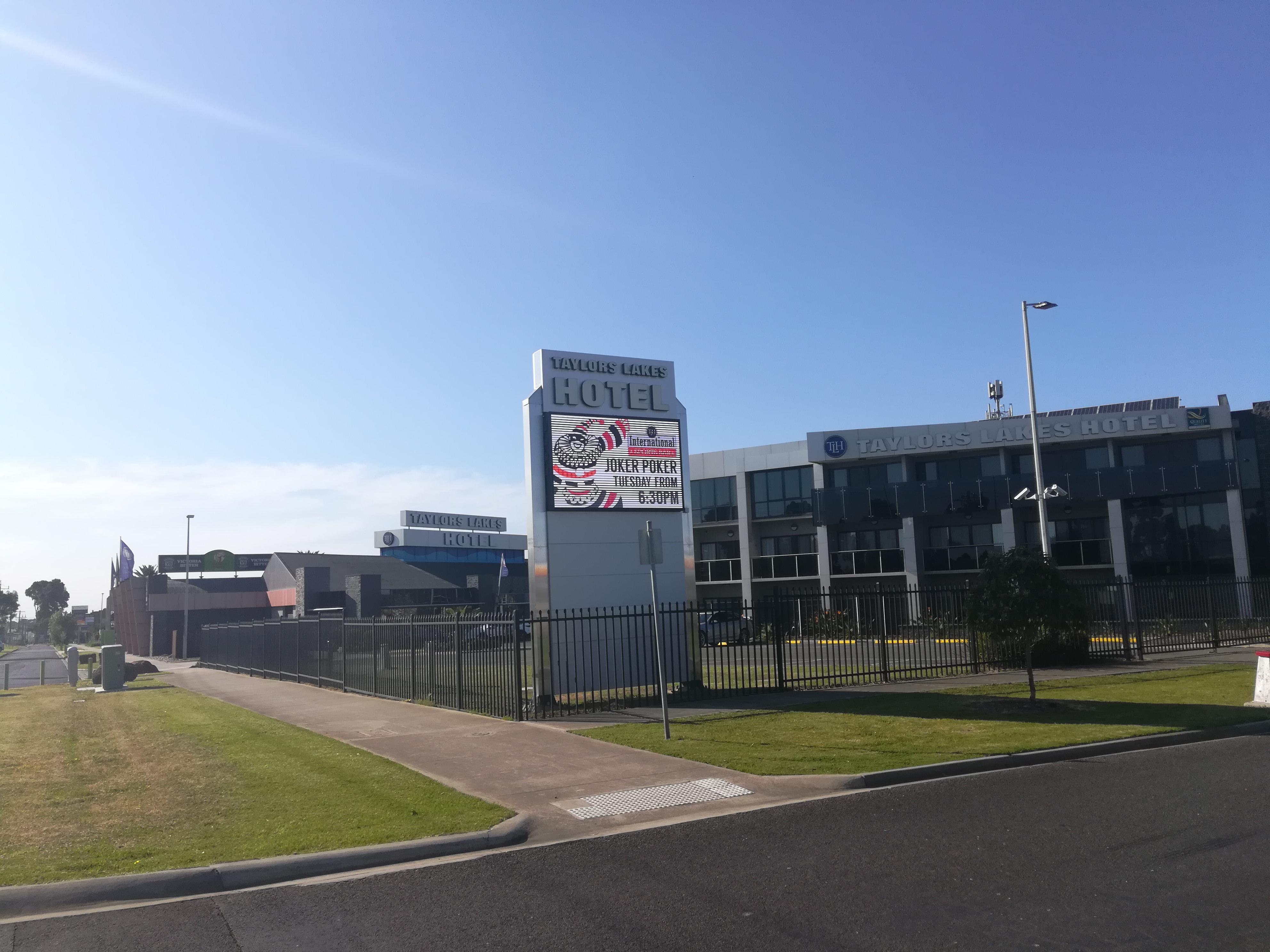 Taylors Lakes Hotel - Taylors Lakes - OnQ Digital