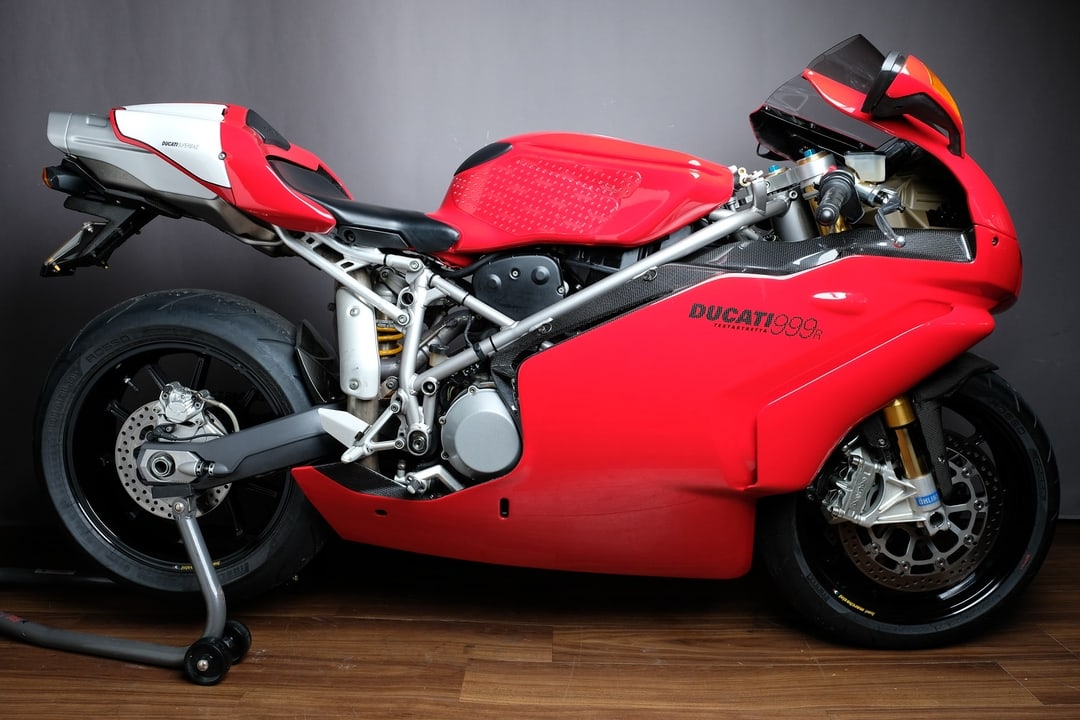 Ducati - Lusso Veloce