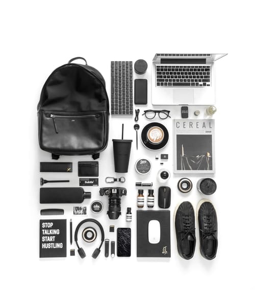 15 Essentials That Should Always Be In Your Bag - Details Work