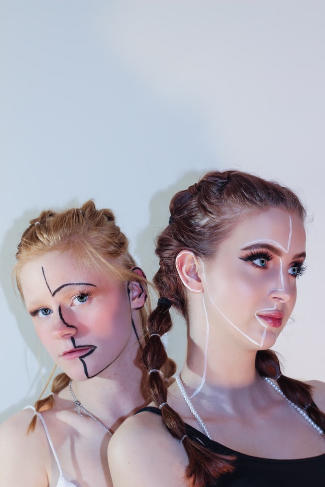 Apakah Tanam Bulu Mata Berbahaya?