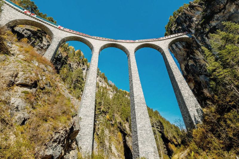 8 lieux incontournables dans les Grisons et au Tessin