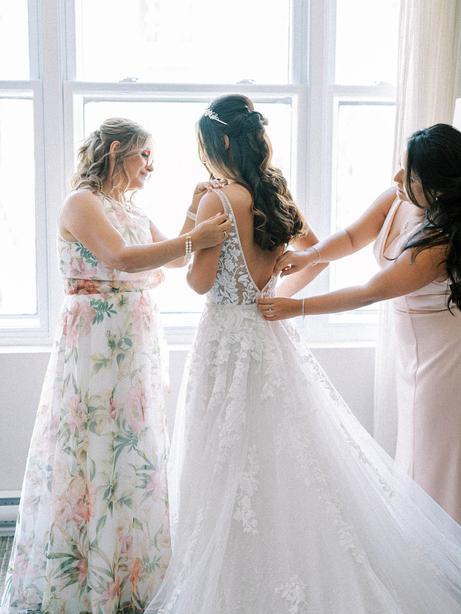 Romantic Chateau Wedding at Le Château Taillefer Lafon, Montreal