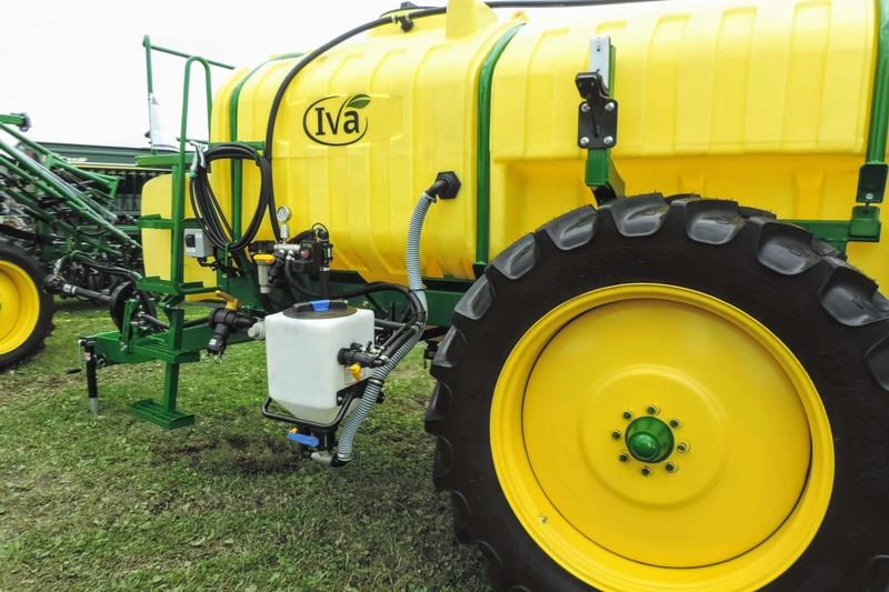 1000 gallon Trailer Field Sprayer - F1000A Series | Iva Sprayers