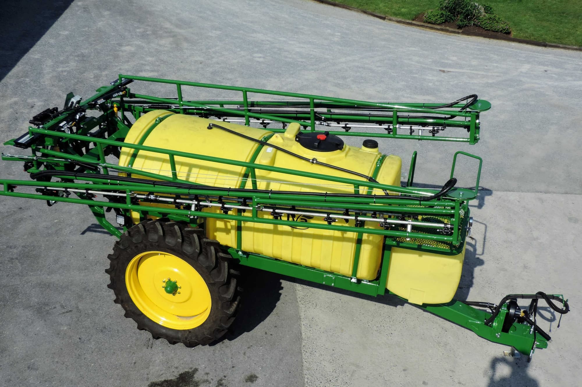 1000 gallon Trailer Field Sprayer - F1000A Series | Iva Sprayers