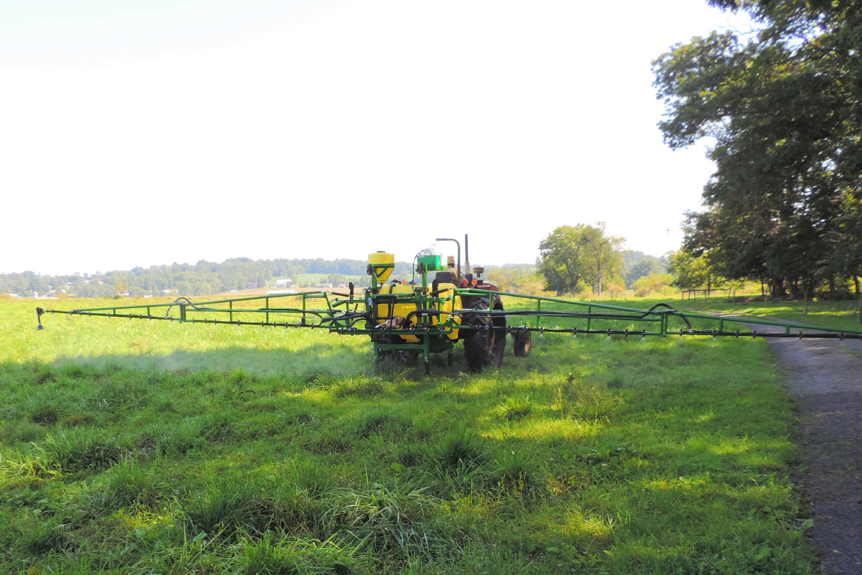 300 gallon 3-point Hitch Sprayer - HT300S Series | Iva Sprayers