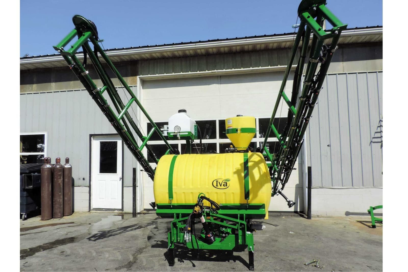 200 gallon 3-point Hitch Sprayer - HT200S Series | Iva Sprayers