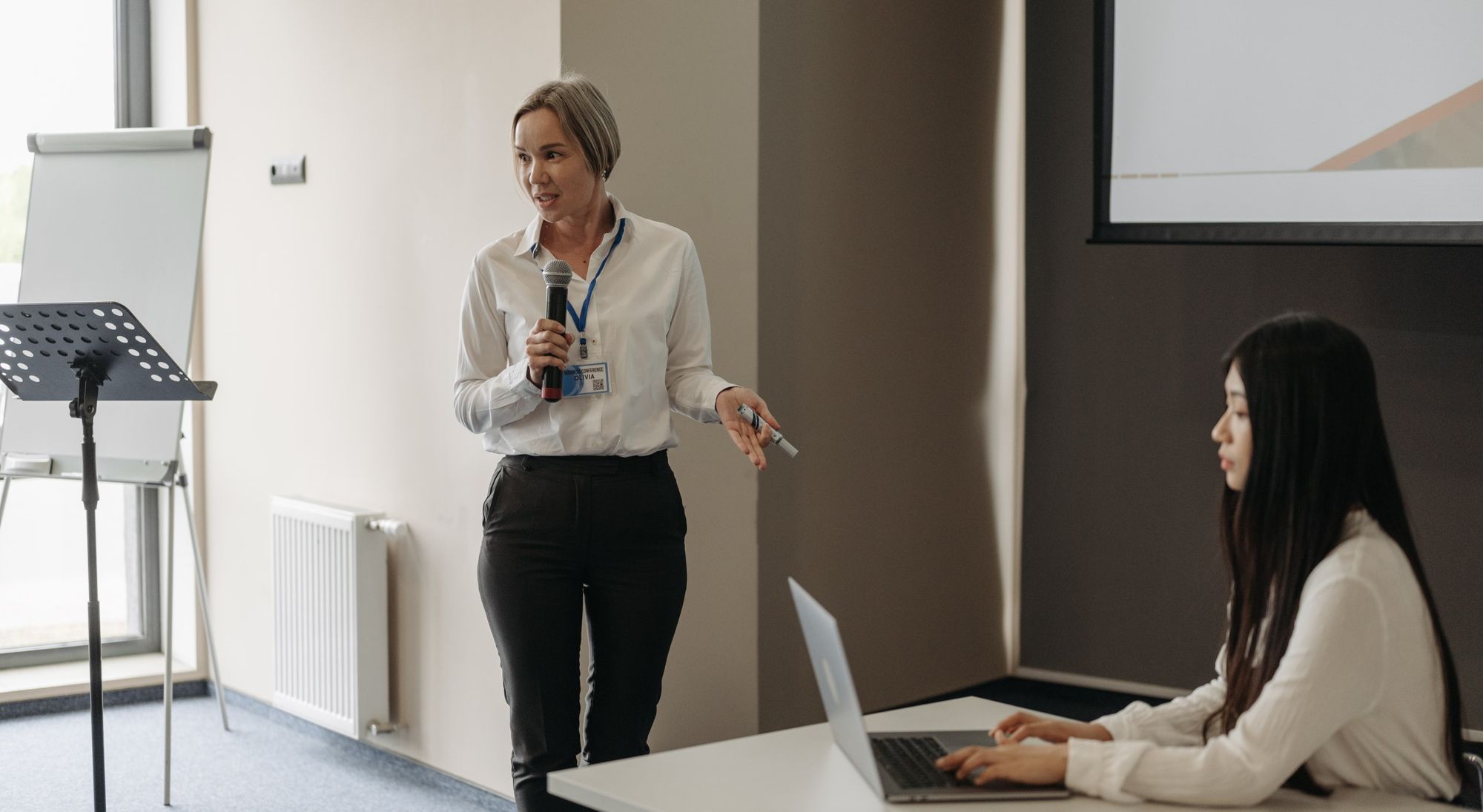 Dealing With 4 Communication Styles in the Workplace - Highrise