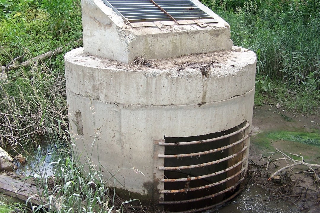 Inlet/Outlet Control Structures