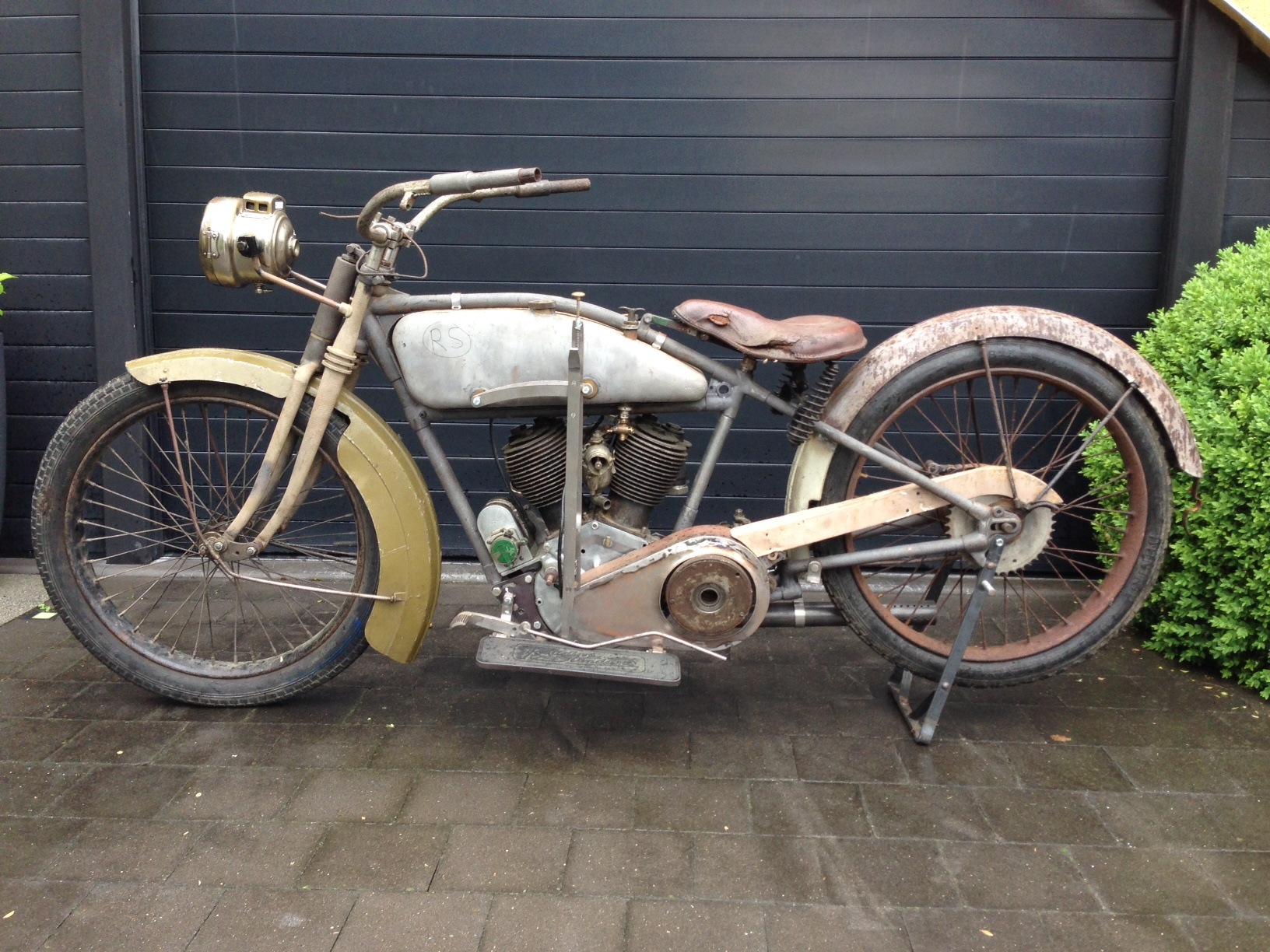 Reading-Standard 1200cc