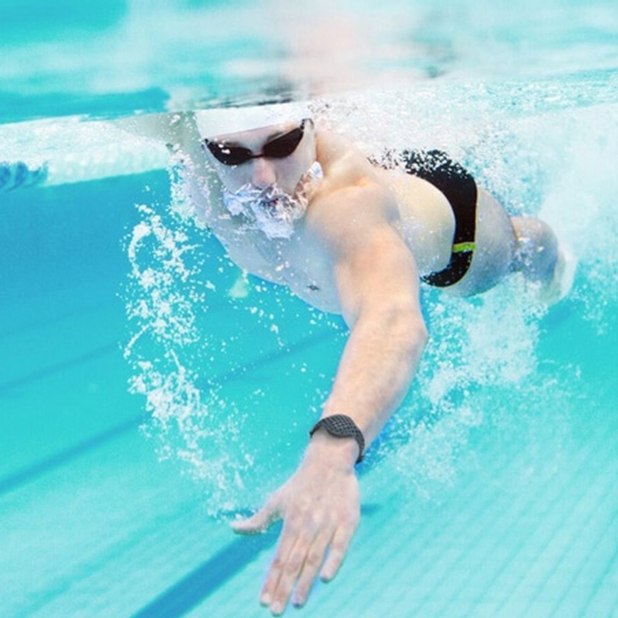 Best swimming gadgets for training: top 10 required devices