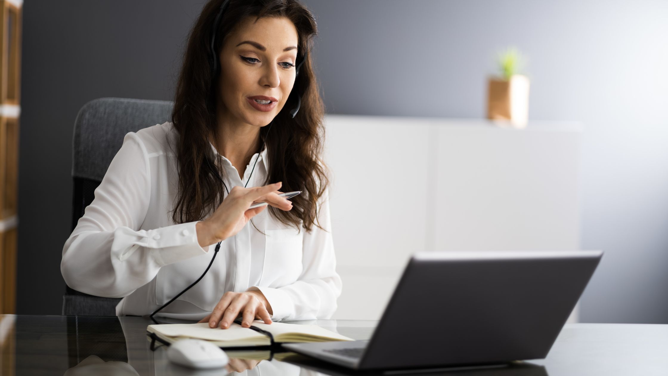 A Digital Agency - How Can a Virtual Assistant Help You This Holiday Season