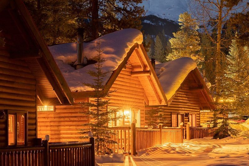 Cozy Mountain Retreat Baker Creek | Basecamp Resorts