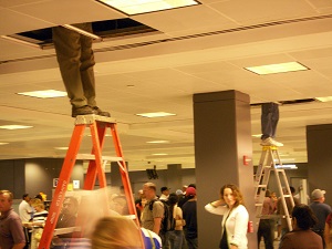 How to Safely Use a Ladder Should Be Workplace Safety 101