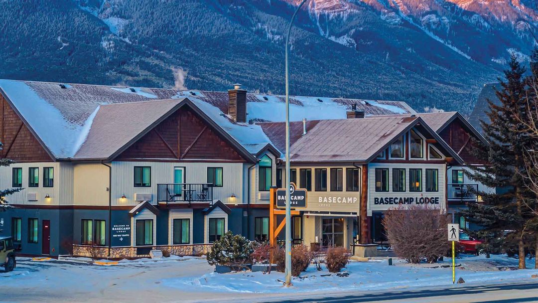 Cozy Mountain Retreat Baker Creek | Basecamp Resorts